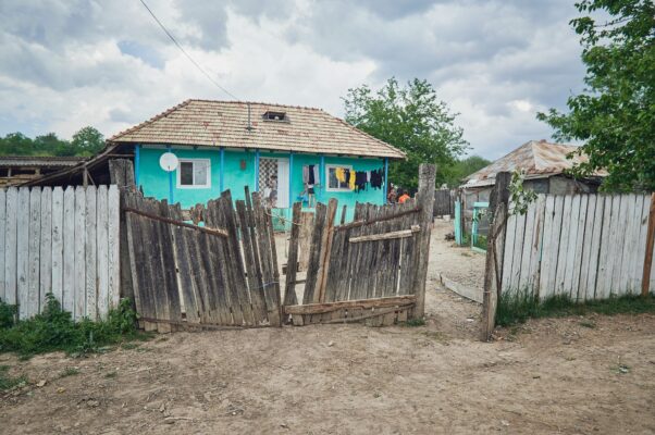 STUDIU 2 din 10 părinti din rural nu-și sustin copiii la liceu din ...