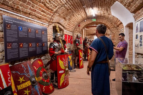 Expoziție inedită la Muzeul Unirii. Armata romană cuceritoarea Daciei ...